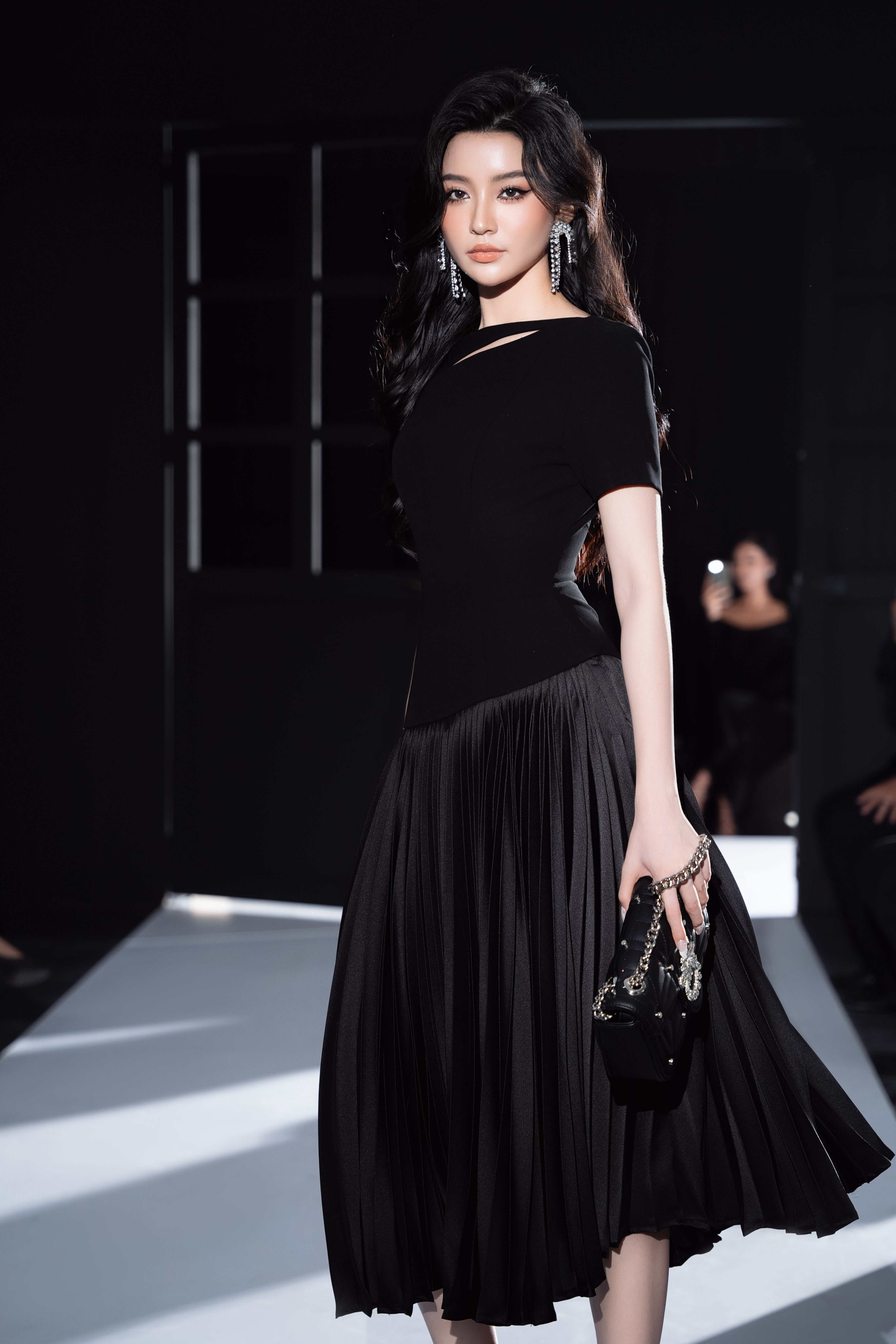 Alina Drop Waist Pleated Synthetic Velvet Midi Dress – DARLING DIVA