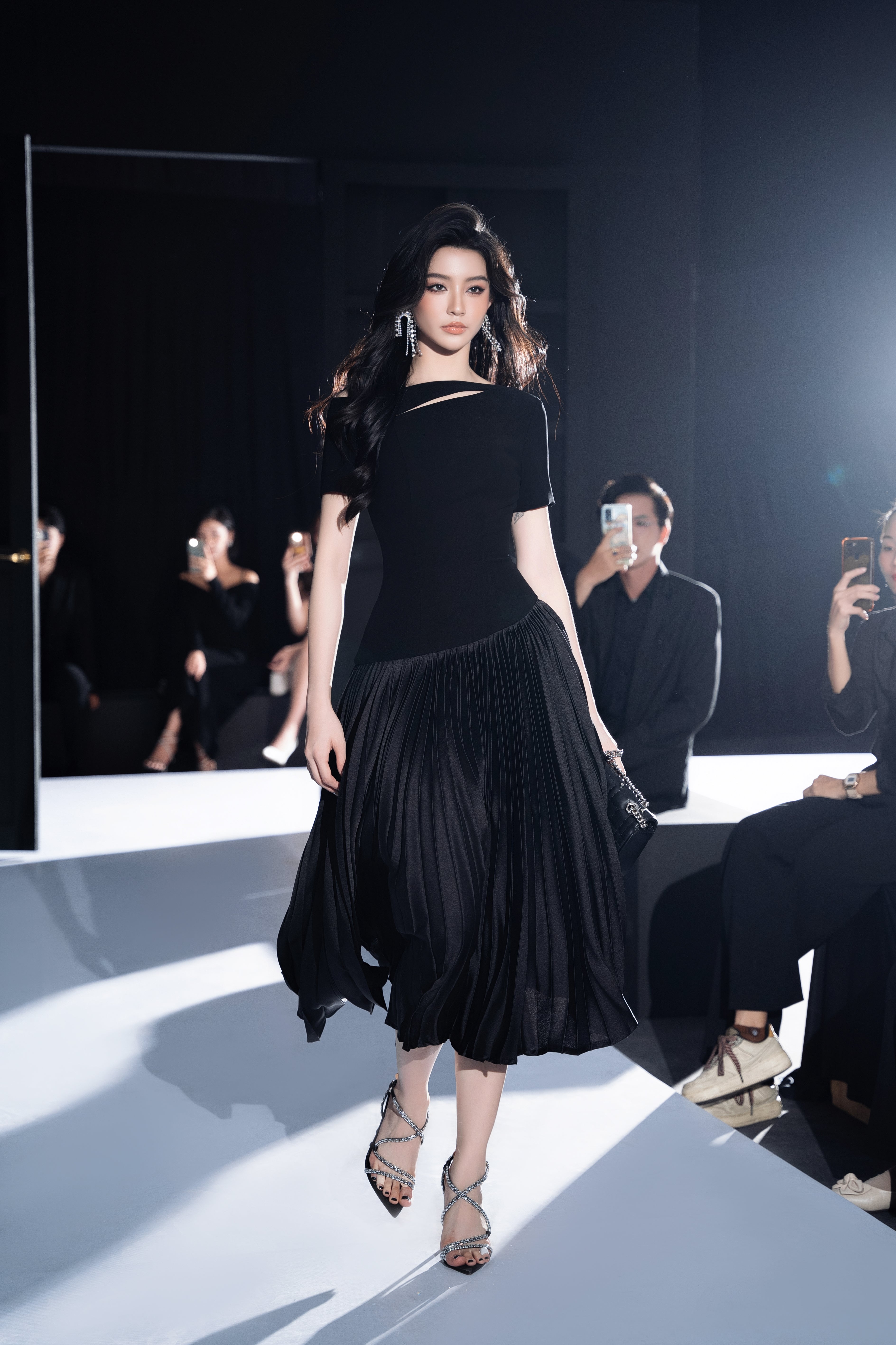 Alina Drop Waist Pleated Synthetic Velvet Midi Dress – DARLING DIVA