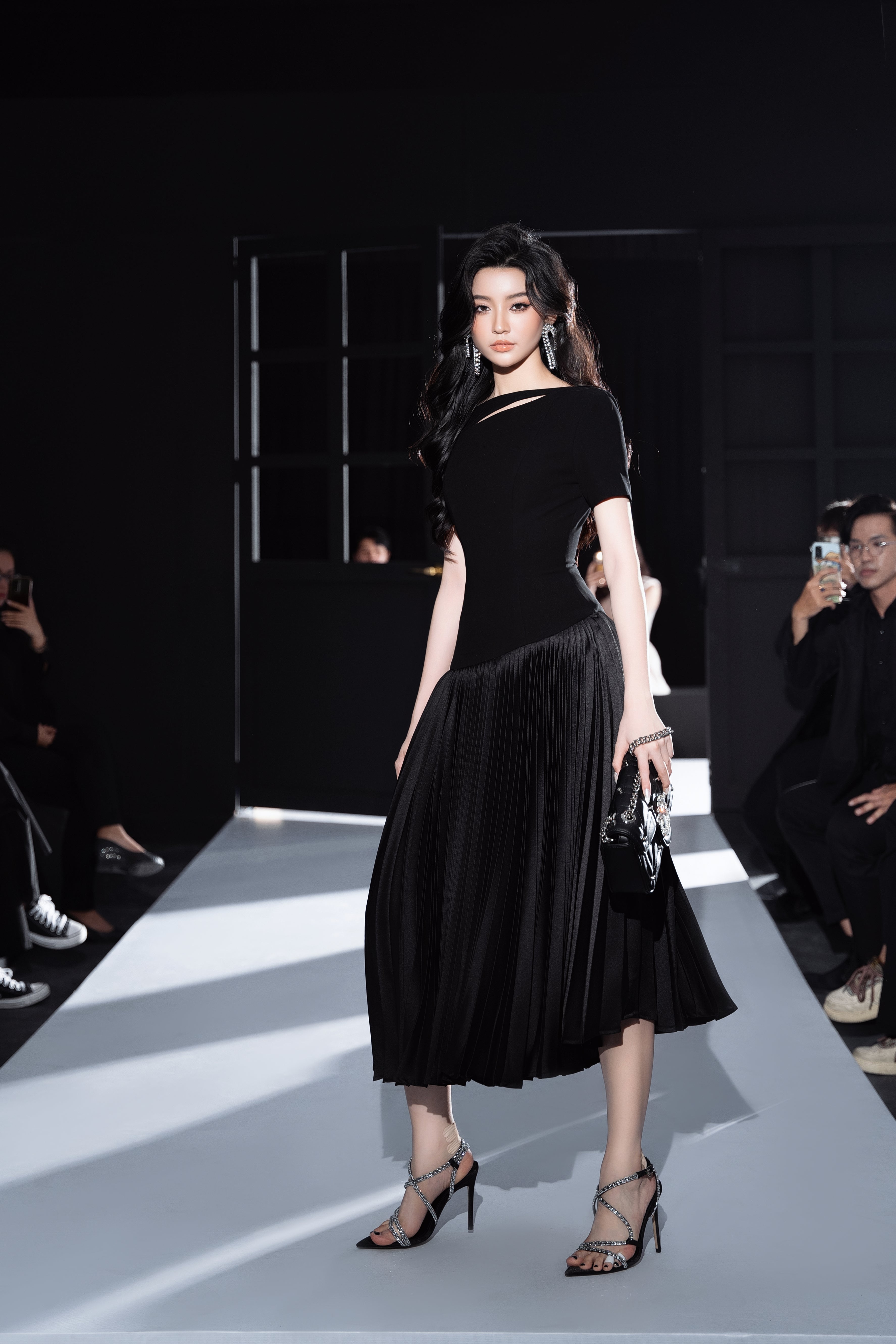 Alina Drop Waist Pleated Synthetic Velvet Midi Dress – DARLING DIVA